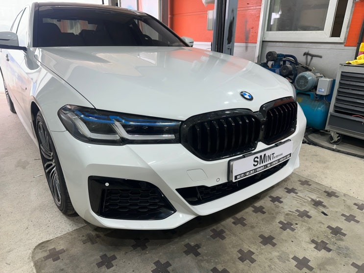 5시리즈신형개조bmw 전기형 엠팩 차량 후기형 엠팩 프론트범퍼 및 헤드램프 테일램프신형개조 작업 서울 경기 Bmw튜닝