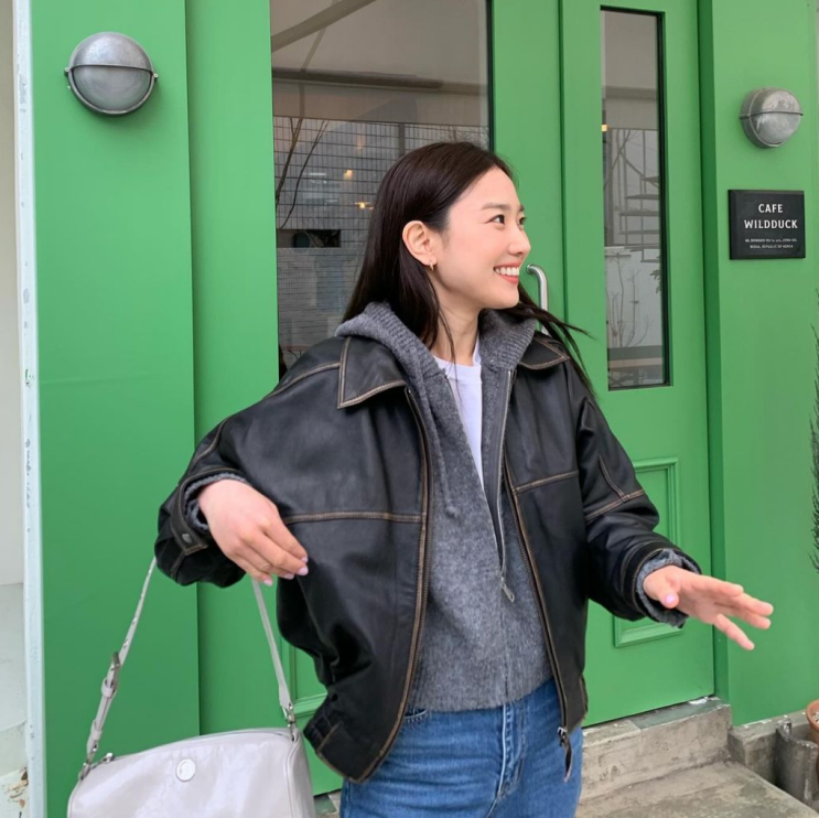 장희령 사복패션 인스턴트펑크 빈티지 레더 블루종 자켓 And 미닛뮤트 가방 네이버 블로그