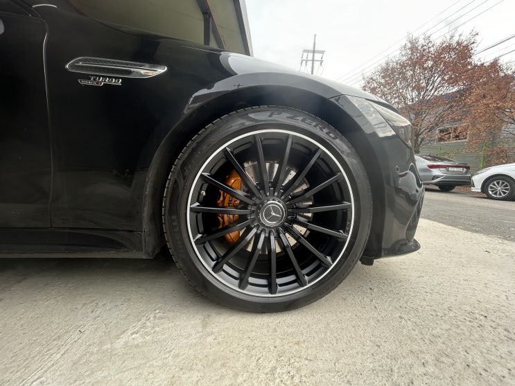 잘못된 휠 수리 도색 이력이 있는 벤츠 Gt43 Amg 약품 박리 제거 후 무광 투톤 휠도색 재작업 그리고 카본 세라믹 골드