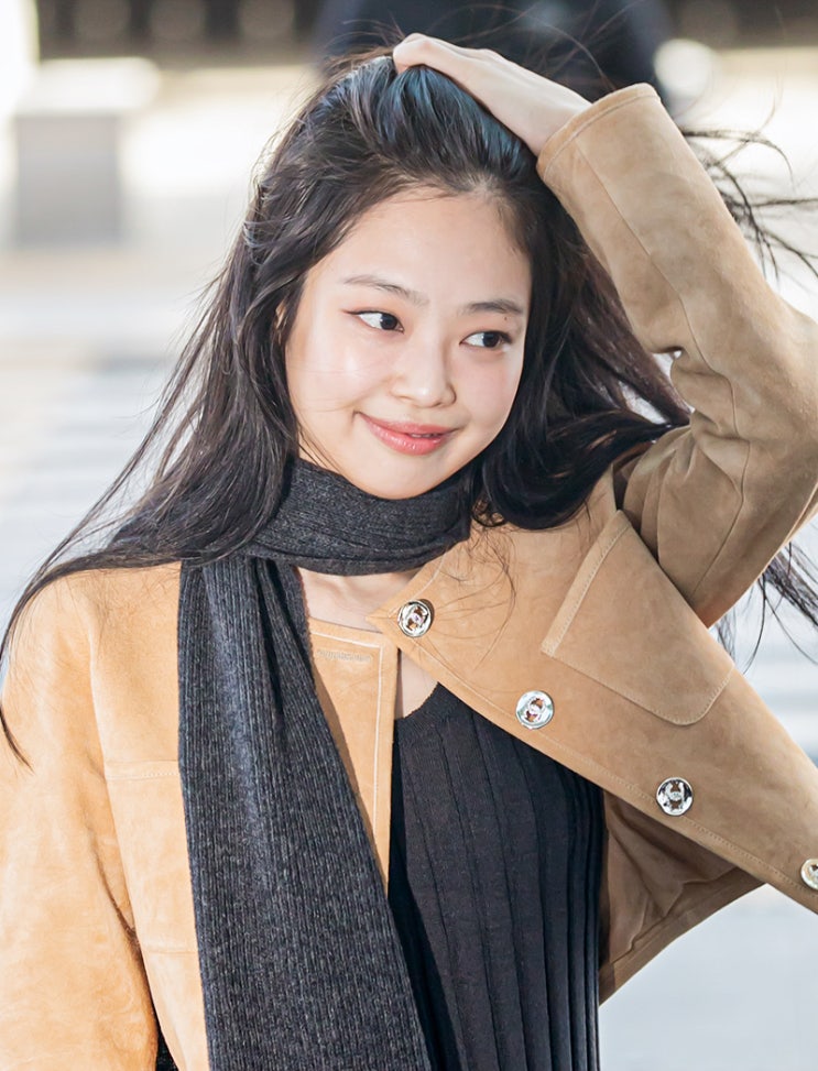 미니멀하면서 힙한 제니 공항패션 샤넬 스웨이드 크롭자켓 청키한 체인 플랩백 코디 네이버 블로그