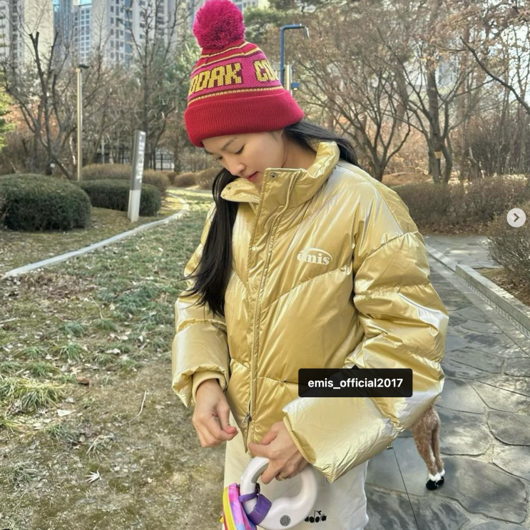 류이서 이미스 여성 숏패딩 디아도라 여자 스웻 조거팬츠 막바지 겨울 코디 참고 네이버 블로그