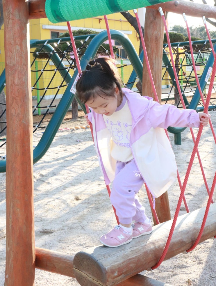 유아 바람막이 키즈점퍼 지금 할인하는 아동복 브랜드 추천 휘뚜루마뚜루 간절기 키즈패션 롤리트리 네이버 블로그
