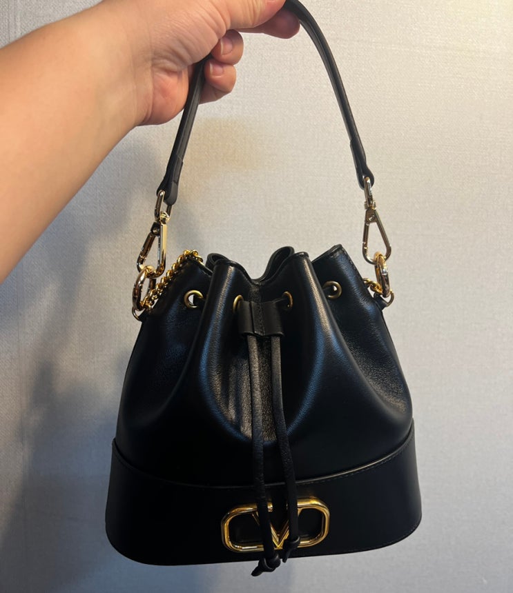 발렌티노 V로고 미니 버킷백 숏핸들 리폼 / 도시백 스트랩 / 명품백 가방끈 리폼 : 네이버 블로그