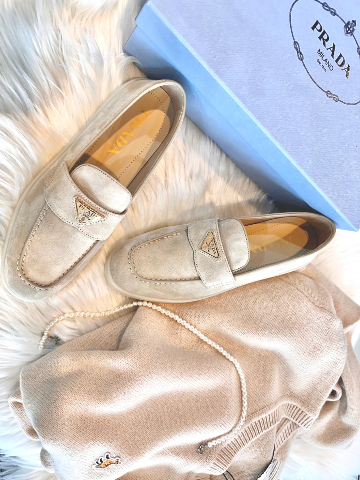 Prada 프라다 스웨이드 로퍼 프라다 삼각로고 패치 스웨이드 여성 로퍼 베이지 리뷰 명품 편집샵 세종 위버럭스