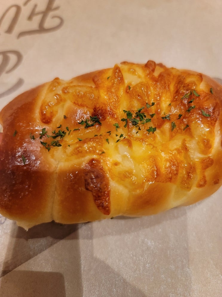 뚜레쥬르 아현역점(북아현동)에서 구입한 소세지빵, 고소한후랑크소시지 가격/영양성분/칼로리를 살펴보다 : 네이버 블로그