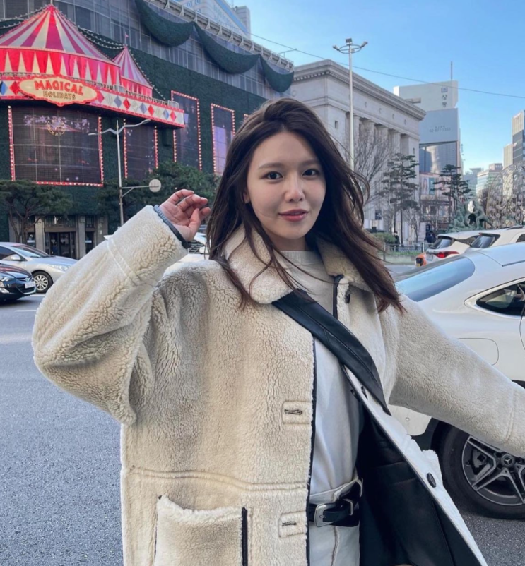 30대 여자 데일리백으로 시크한 파리지앵 여성 스타일의 디자이너 브랜드 르메르 크로와상백 가방 추천 W 수영 네이버 블로그
