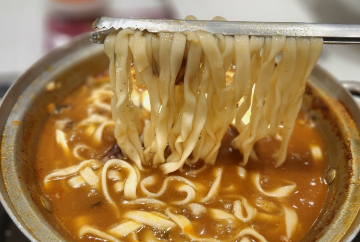 생생정보 전설의 맛 세종 조치원 60년 전통 숙성 칼국수 복숭아 비빔국수 5가지 코스요리 24시간 숙성 칼국수 장원갑