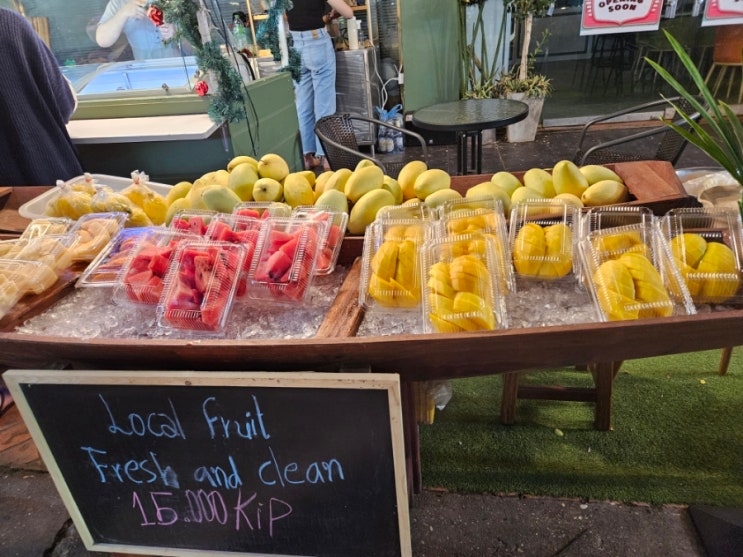 🇱🇦 라오스 여행 15일차 : 비엔티안 과일가게 (VIP Ice-Cream 앞)🥭 | Book Shop 생과일주스 가게, 오늘도 ...