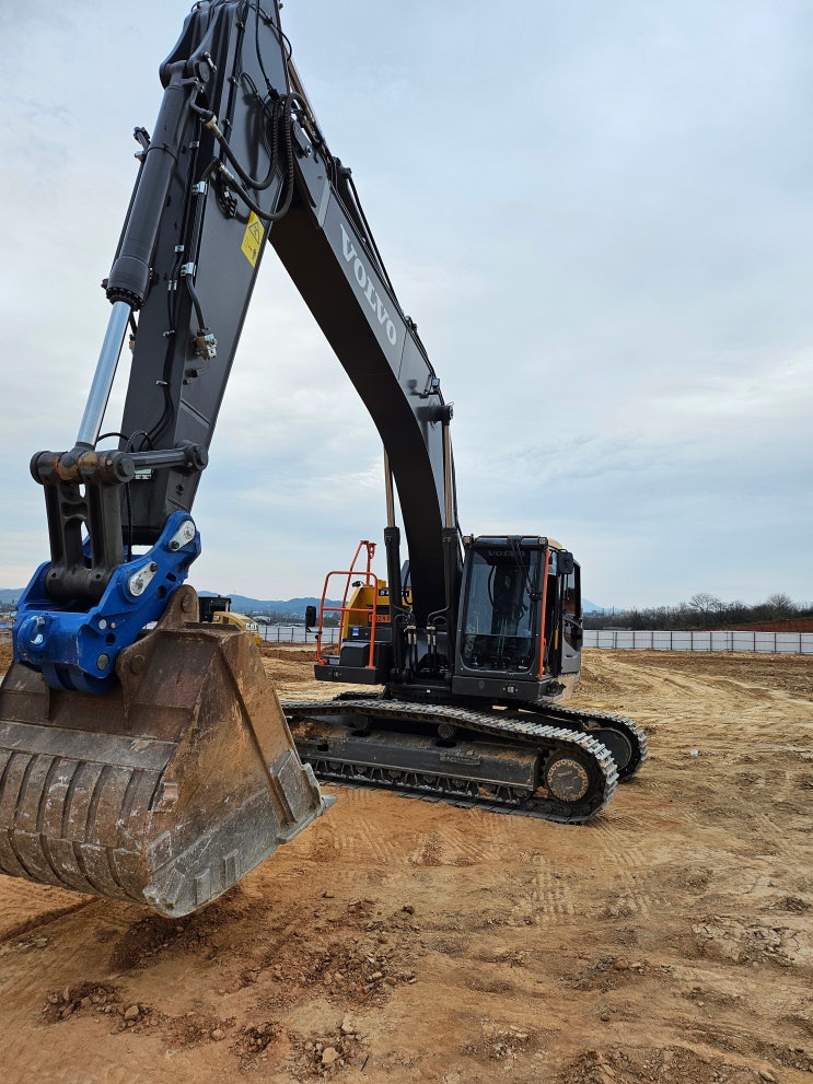 [광주블랙박스] 볼보 EC300EL PRO 캠론 CT2000 Ai 4채널 블랙박스 장착 시공 : 네이버 블로그