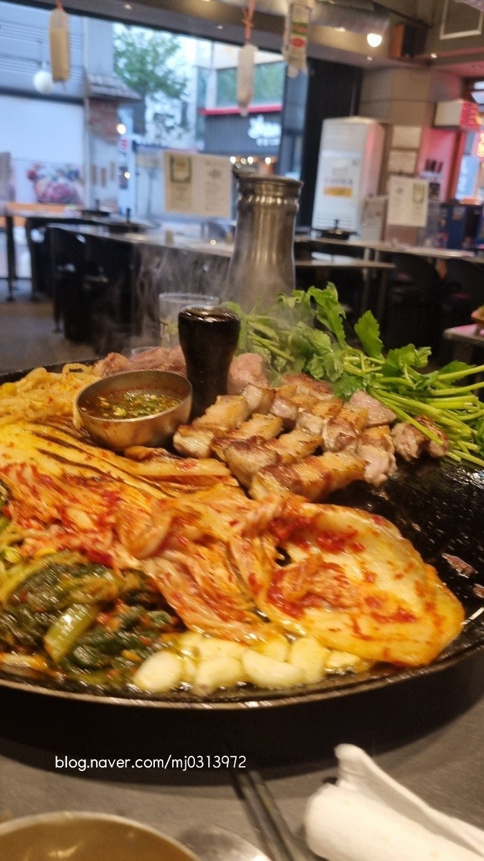 대구 종로 맛집 목구멍 대구 종로점 솥뚜껑 삼겹살에 입맛 사로잡히다 네이버 블로그