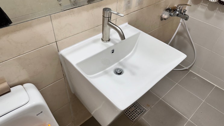 오래된 카운터 세면대 제거 후, cl370으로 교체 : 네이버 블로그