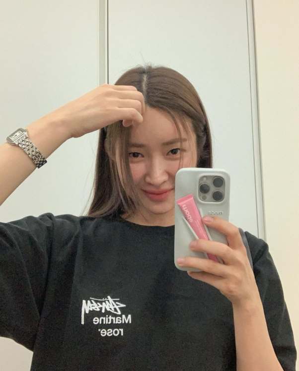 데이트 때 남자들이 좋아하는 여자 친구 패션으로 꾸안꾸룩 너낌의 스투시 오버핏 반팔티셔츠 코디 추천 W 차정원 네이버 블로그