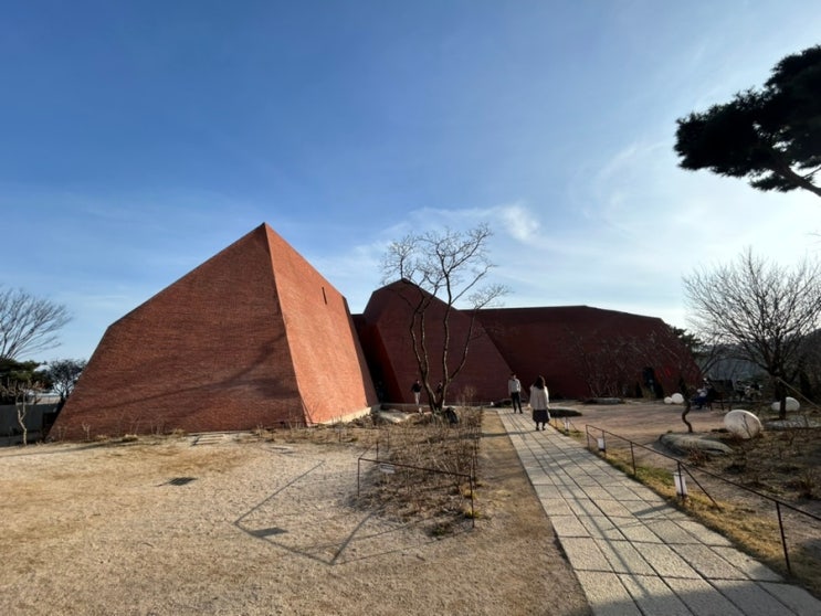 이색적인 건축물 한강뷰 맛집 김포 대형카페 아보고가 (노키즈존, 주차자리 많음) : 네이버 블로그