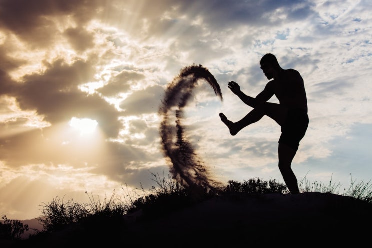 [영어표현] kick up a fuss 소란을 피우다, 난동을 부리다 : 네이버 블로그