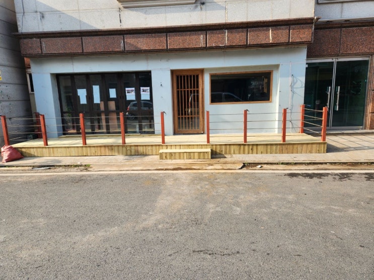 외부 파사드작업방부목공사 하지작업파이프작업금속공사철물공사가마찌도어제작시공휙스창제작설치방화문시공샌드위치판넬 시공