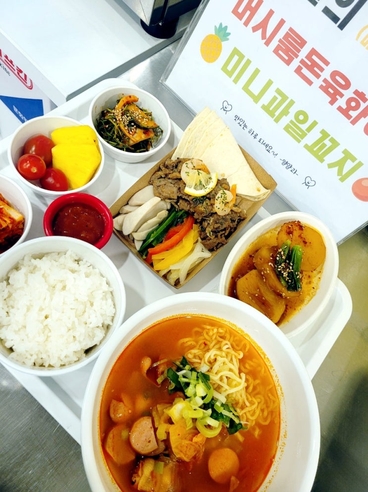 3월 오늘의 메뉴 부대찌개 라면사리 꼬들꼬들하게 삶는 법 돈육 화이타 꽈리고추 감자조림 세발오이무침 단체급식 병원급식 맛집