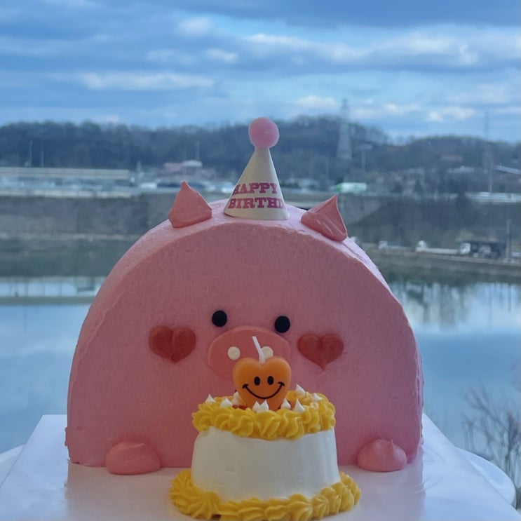 은계 레터링 케이크가 맛있는 호수 카페 [ Dalcom.C ] : 네이버 블로그