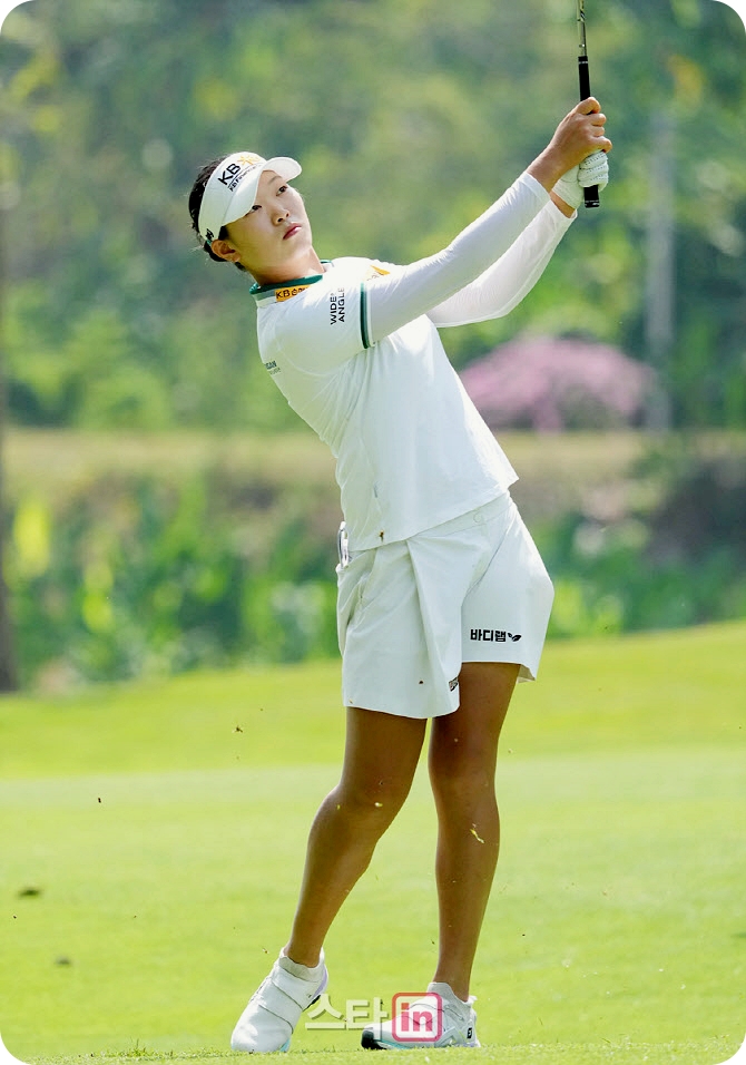 KLPGA 프로선수 방신실 2024 시즌 전망과 새로운 골프웨어 스폰 소식 : 네이버 블로그