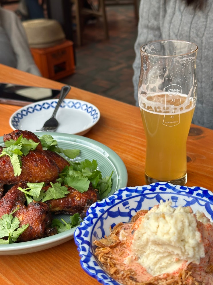 [서울/종로5가] 돌담뷰 서순라길 수제 맥주 맛집 ‘서울집시’ : 네이버 블로그