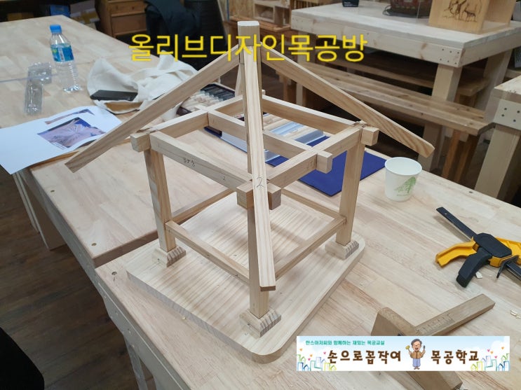 한옥 집짓는 방법배우기 위례에서 퇴근 후 한옥 모형 제작 수업을 받으러 오시는 성남목공방 손으로꼽작여목공학교 성남교육원 올리브