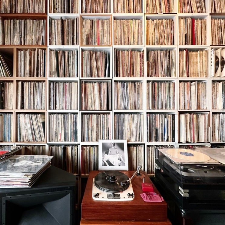 Basum LP Cafe l 클래식한 감성을 느낄 수 있는 아담한 LP Bar 바숨 (오목교) : 네이버 블로그