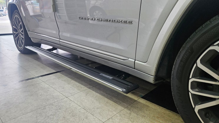 지프 그랜드 체로키 L 롱바디 써밋 전동 사이드스텝 장착 Install By Autoav 대구 네이버 블로그