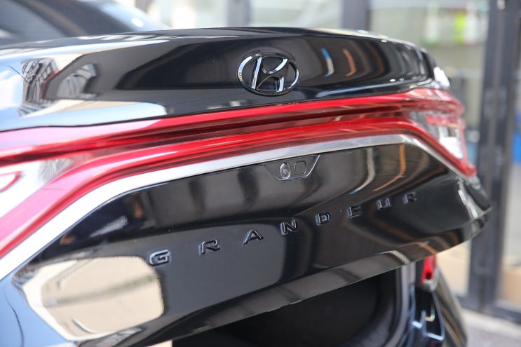 그랜저 IG 하이브리드 블랙 엠블럼 교체(현대로고 블랙엠블럼 교체) : 네이버 블로그