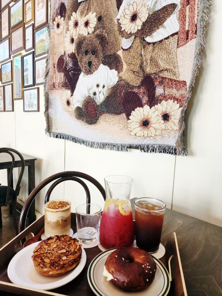 경기광주[제주베어하우스]신규오픈 대형베이커리카페 스페셜티커피 우도땅콩크림라떼 제주당근제주비트사과주스 아보카도베이글 아몬드퀸아망 ...