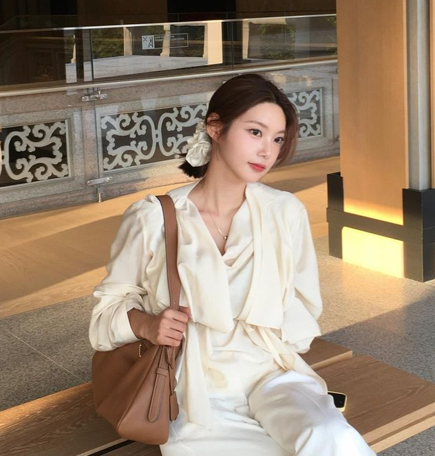 30대 여자 명품가방 추천 박나언 신상 프라다 에메 라지 숄더백 가격은 네이버 블로그