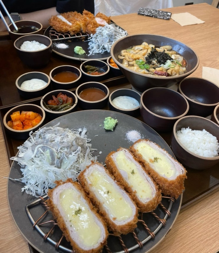 서울 마포 혼밥가능한 홍대입구역맛집 돈까스튀기는형 홍대점” 네이버 블로그