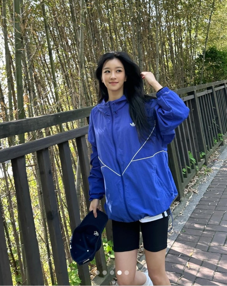 서예지 아디다스 여자 등산 바람막이 코디 추천 네이버 블로그