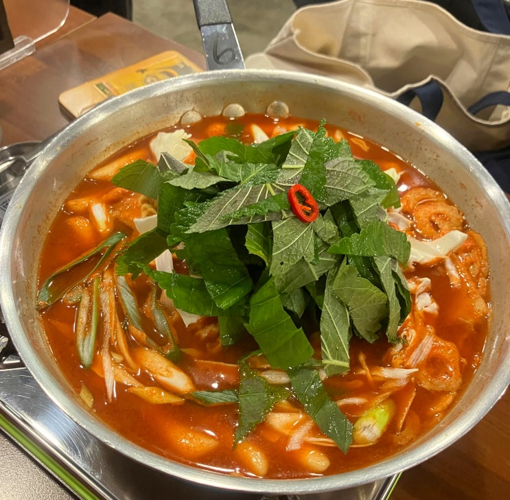 홍대 즉석떡볶이 맛집 또보겠지 떡볶이집 메뉴판 버터갈릭 감자튀김 붕붕허니비 네이버 블로그
