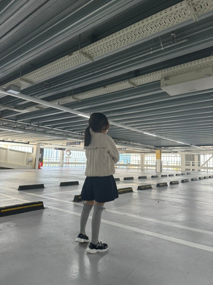 7살 4살 남매 육아 요즘 힐링 킥 포인트 첫째 소예 옷 입히기 ️ 둘째 훈육 너무 어려워.. : 네이버 블로그