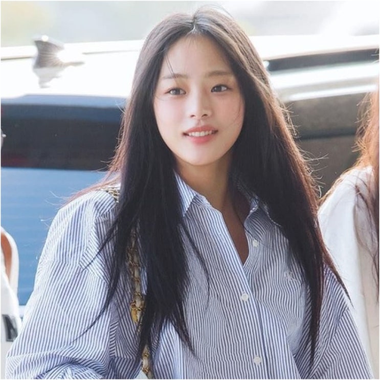 셀프 헤메로 출국한 뉴진스 민지 공항패션 샤넬가방 샤넬 22백은? : 네이버 블로그