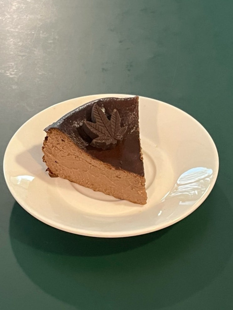 서울 쌍문 바스크 치즈케이크 라떼 맛집 단풍 구경 가능한 애견 동반 감성 카페 세이지 Cafe Sage 네이버 블로그