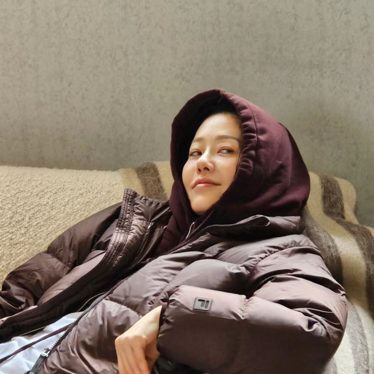 분위기 여왕 고현정의 겨울 코디에 함께한 매력적인 퀼팅 패턴의 여성 자켓으로 휠라 덕다운 여자 숏 패딩 네이버 블로그