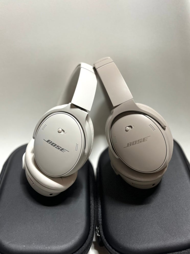 보스 qc 헤드폰 샌드스톤 구매 후기!! 🎧 QC45 화이트 스모크와 비교! 충전기 및 기능 등 🤍☘️ : 네이버 블로그
