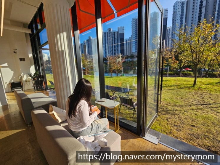 동탄 목동 공영주차장 앞 분위기 좋은 신리천 카페 cafe 휘드엔느 : 네이버 블로그