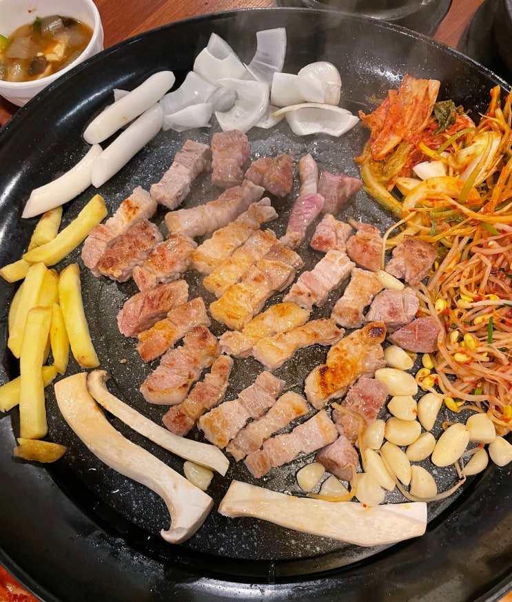광교 호수공원 근처 가성비 좋은 생삼겹살 맛집, '우돈우돈생고기' : 네이버 블로그