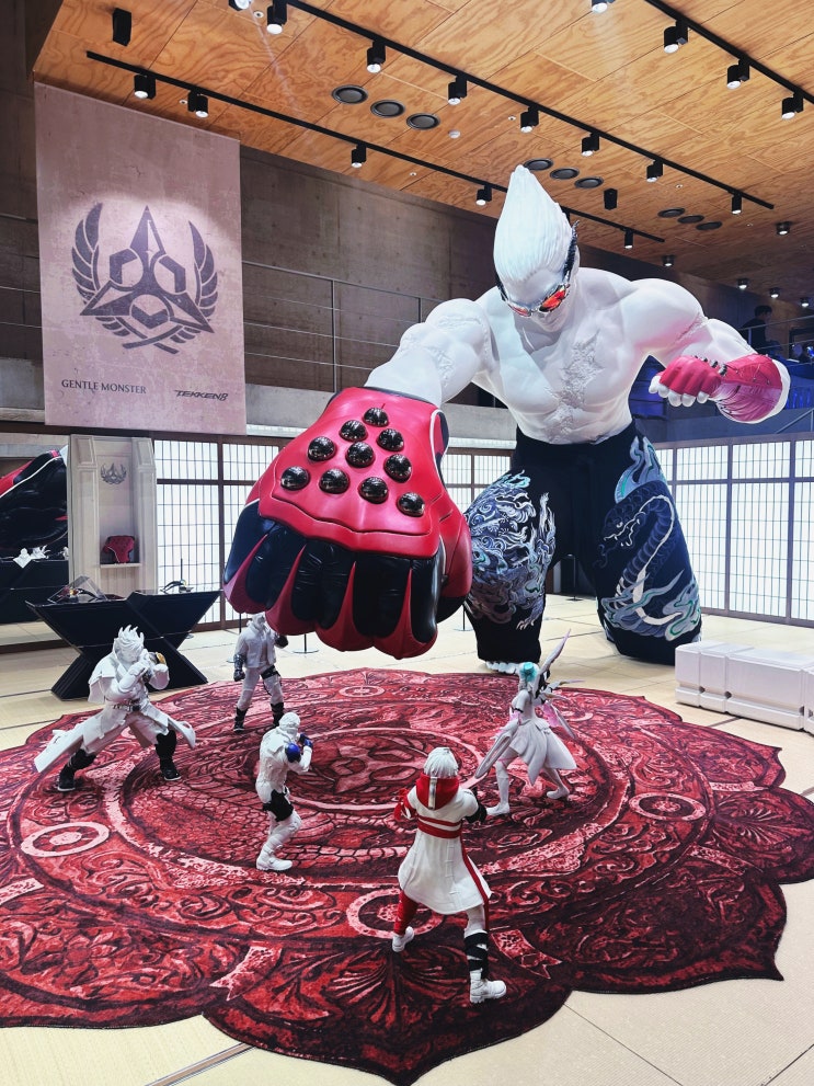 젠틀몬스터 하우스 도산(GENTLE MONSTER HAUS DOSAN) 세계관 방문, 철권 8 콜라보레이션 팝업의 퓨처 리테일 ...