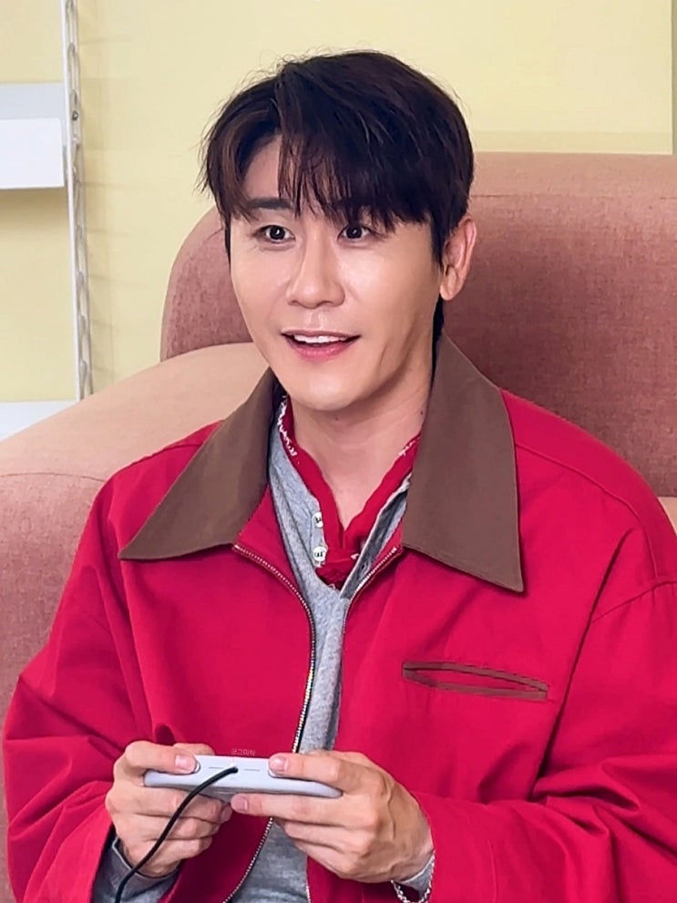 영탁(YOUNGTAK) 2025 SEASON'S GREETINGS (2025 시즌그리팅) [YOUNGTAK And Blues Shop] 다섯번째 프리뷰 : 네이버 블로그