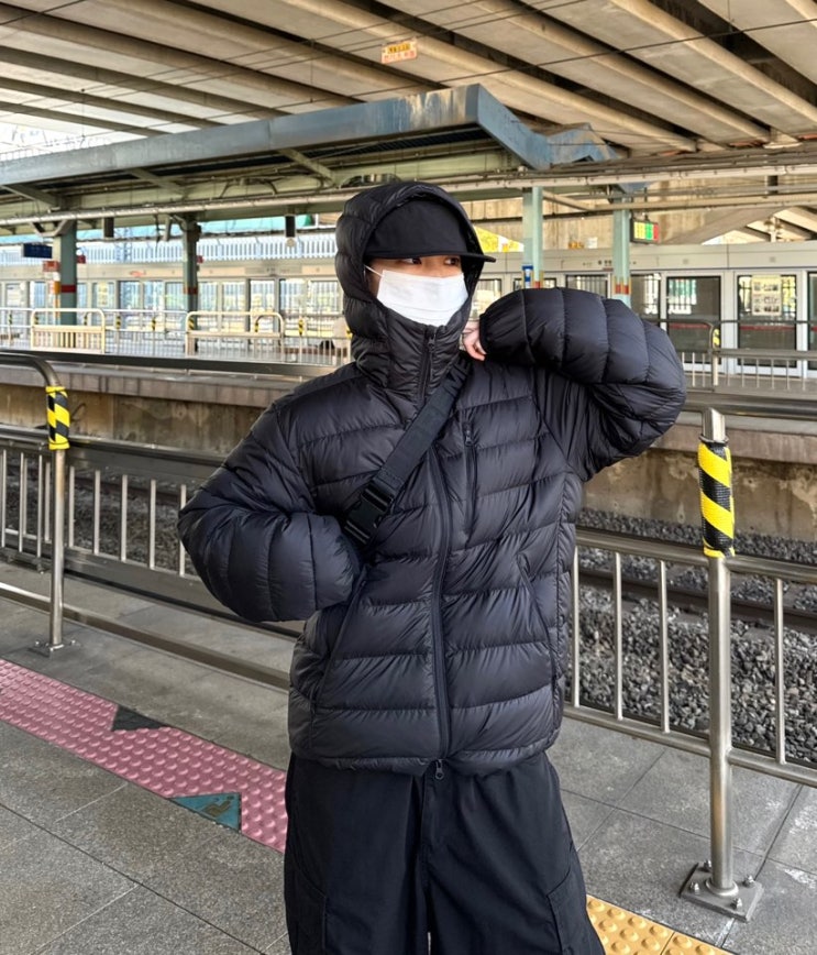 무신사 스탠다드 경량패딩 시티 레저 후디드 라이트 다운 자켓 블루 블랙 카키 브라운 후기 사이즈 팁 남자 여성 덕다운 숏패딩