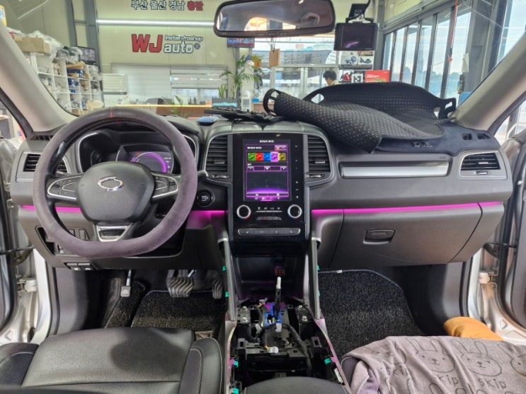 ☆부산에서 오신 르노 QM6 순정 연동 매립 대시보드 엠비언트[최고의 아이템] 및 오르간 페달 시공-WJ 우준오토☆ : 네이버 블로그