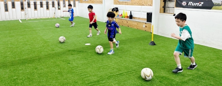 런투스포츠 방배점과 반포점 축구 교실 수업 모습입니다 이번주도 멋지게 뛰어놀았습니다 네이버 블로그