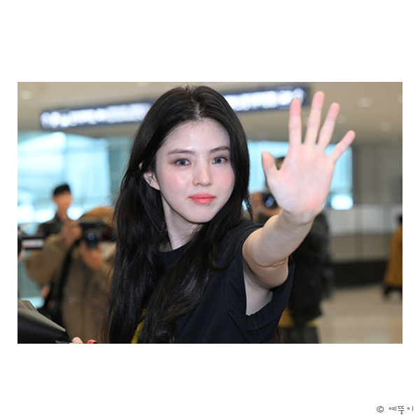 겨 플러팅 제대로한 한소희 공항패션 입국룩 정보 휠라 패딩 데스노트 반팔티 등 네이버 블로그