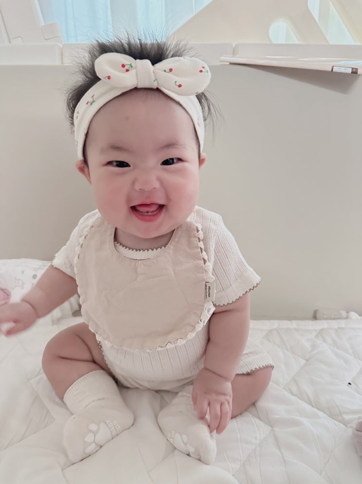 아기앉는시기 아기혼자앉는시기 아기서는시기 언제부터 네이버 블로그