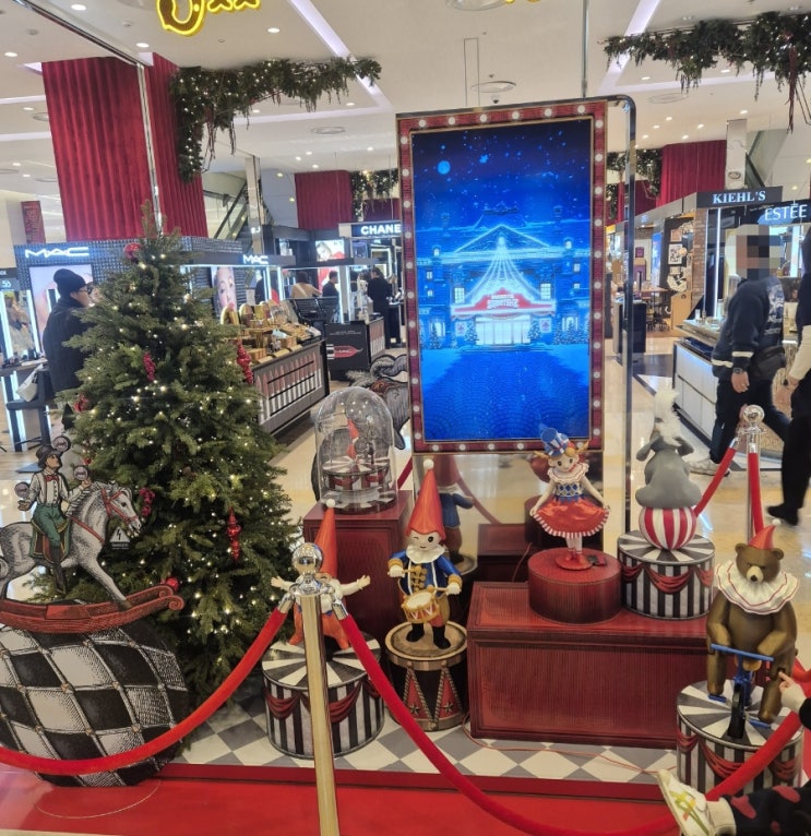 창원 롯데백화점 크리스마스트리 장식 소품 구경 : 네이버 블로그