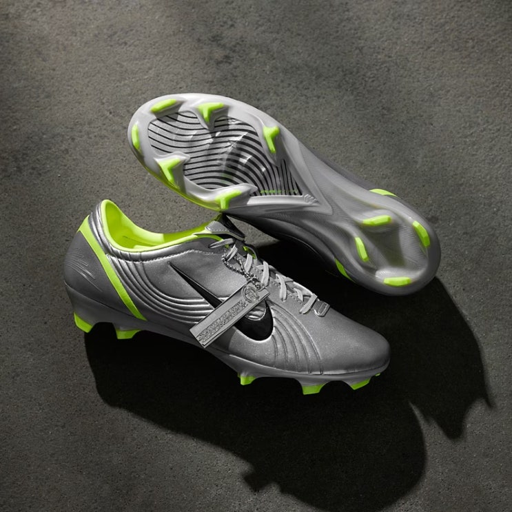 [한정판축구화] 나이키 머큐리얼 베이퍼1 RGN SE FG "2002년 브라질의 월드컵 우승했을때 호날두축구화로 유명해진 축구화 ...