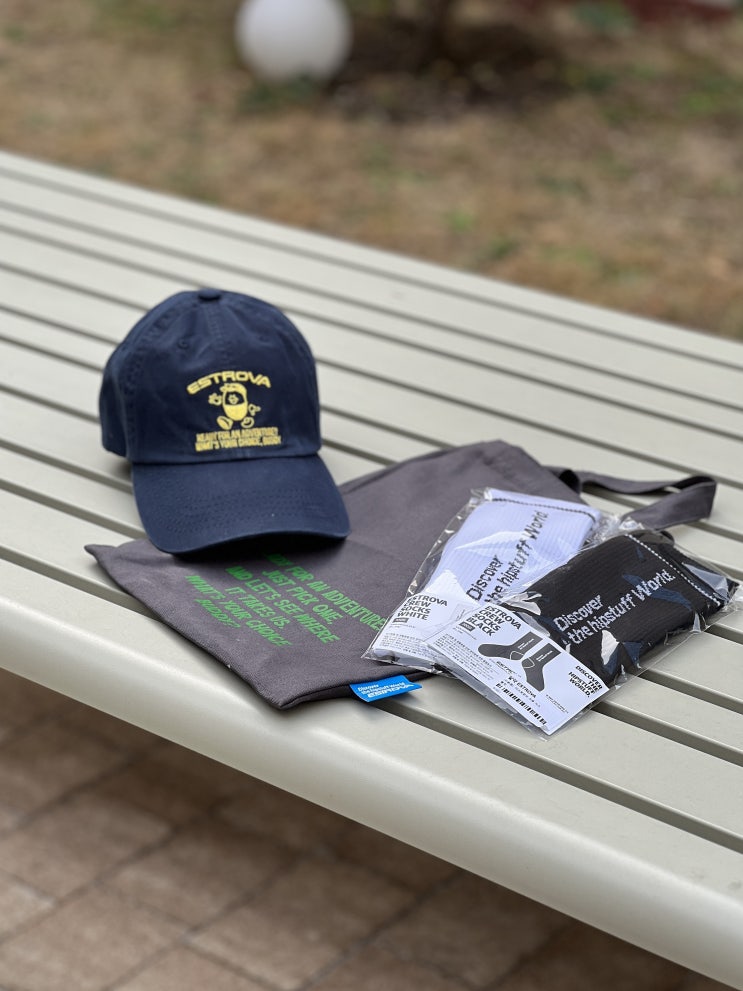 이스트로바 굿즈 볼캡 모자 양말 토트백 힙해! : 네이버 블로그