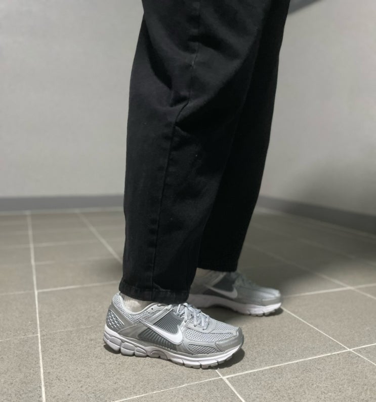 나이키 줌 보메로5 270 사이즈 FJ4151-003 실버 그레이 후기 : 네이버 블로그